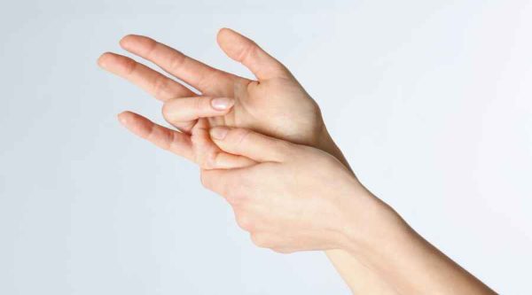 Dito a scatto: esercizi e rimedi per il dolore | Fisiosocial